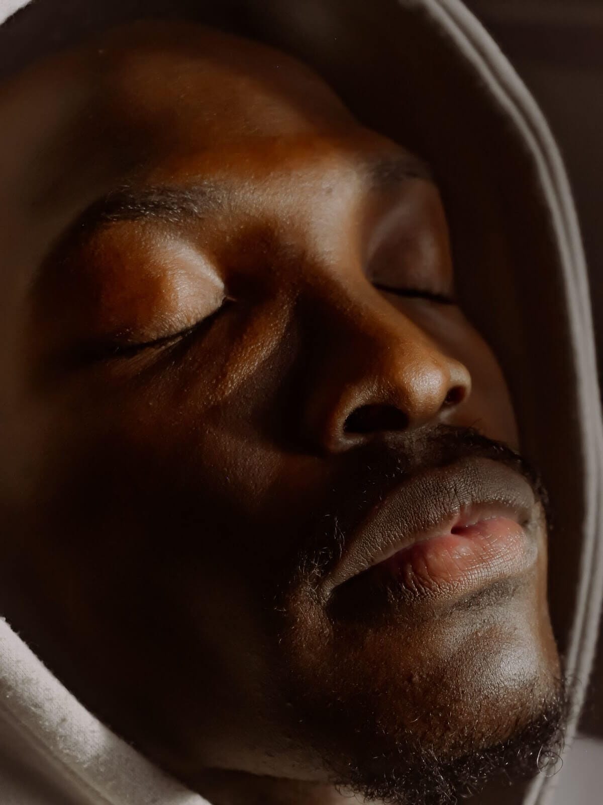 Understanding the Risks of Low Oxygen Levels While Sleeping: